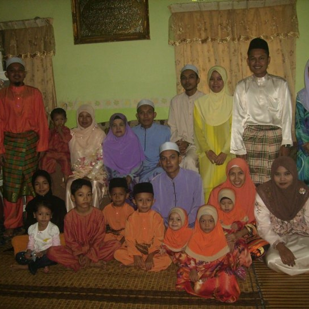 Stream Saloma Selamat Hari Raya Old Version by yusuf87 | Listen online ...