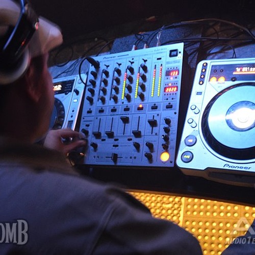 Stream DJ Jes | Listen to DJ JES (CLASSIC CHICAGO HOUSE MIXES) playlist ...