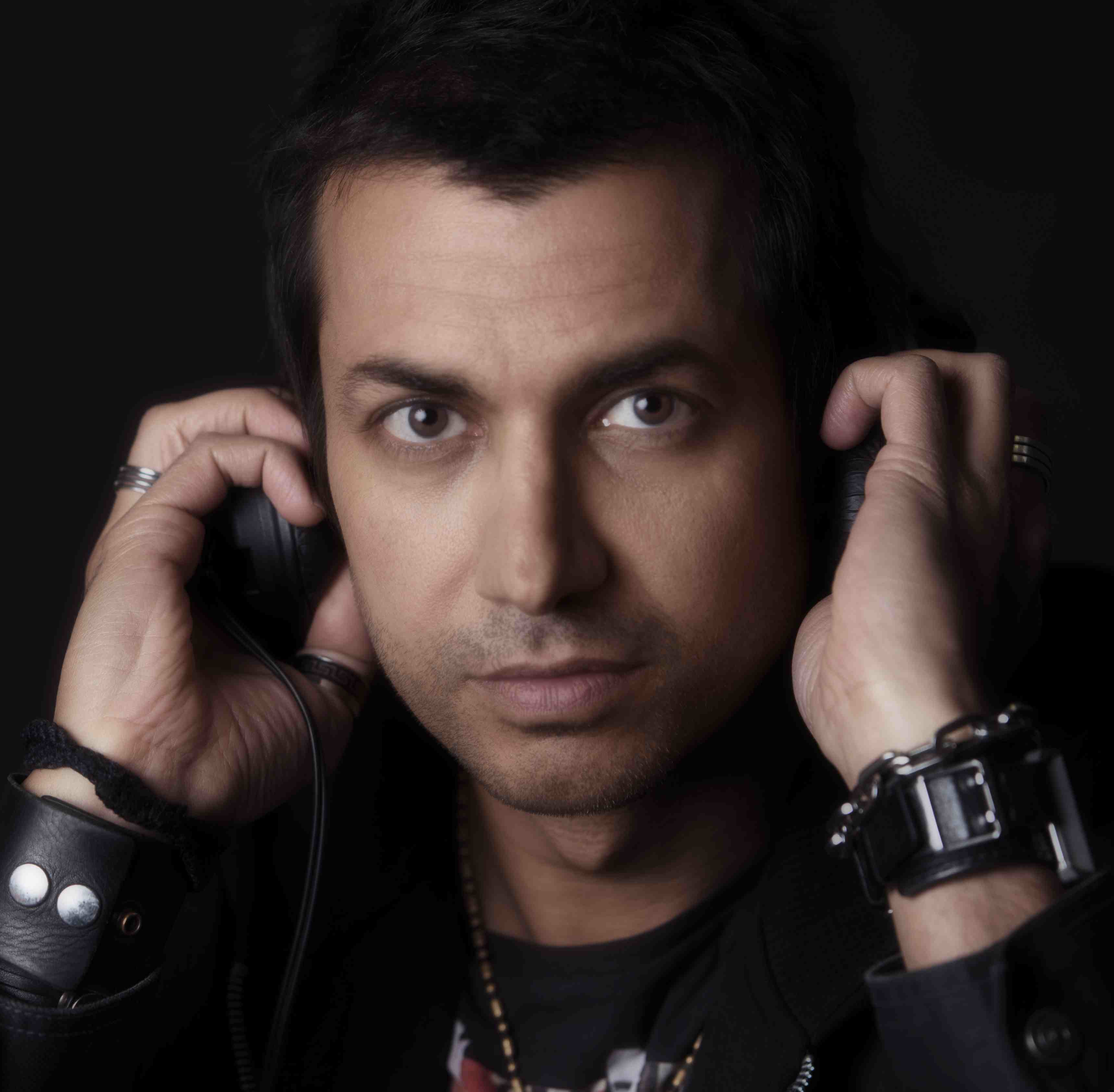 Mobin Master and Ian Carey ft Carerra -Lights Out (Mobin Master ...