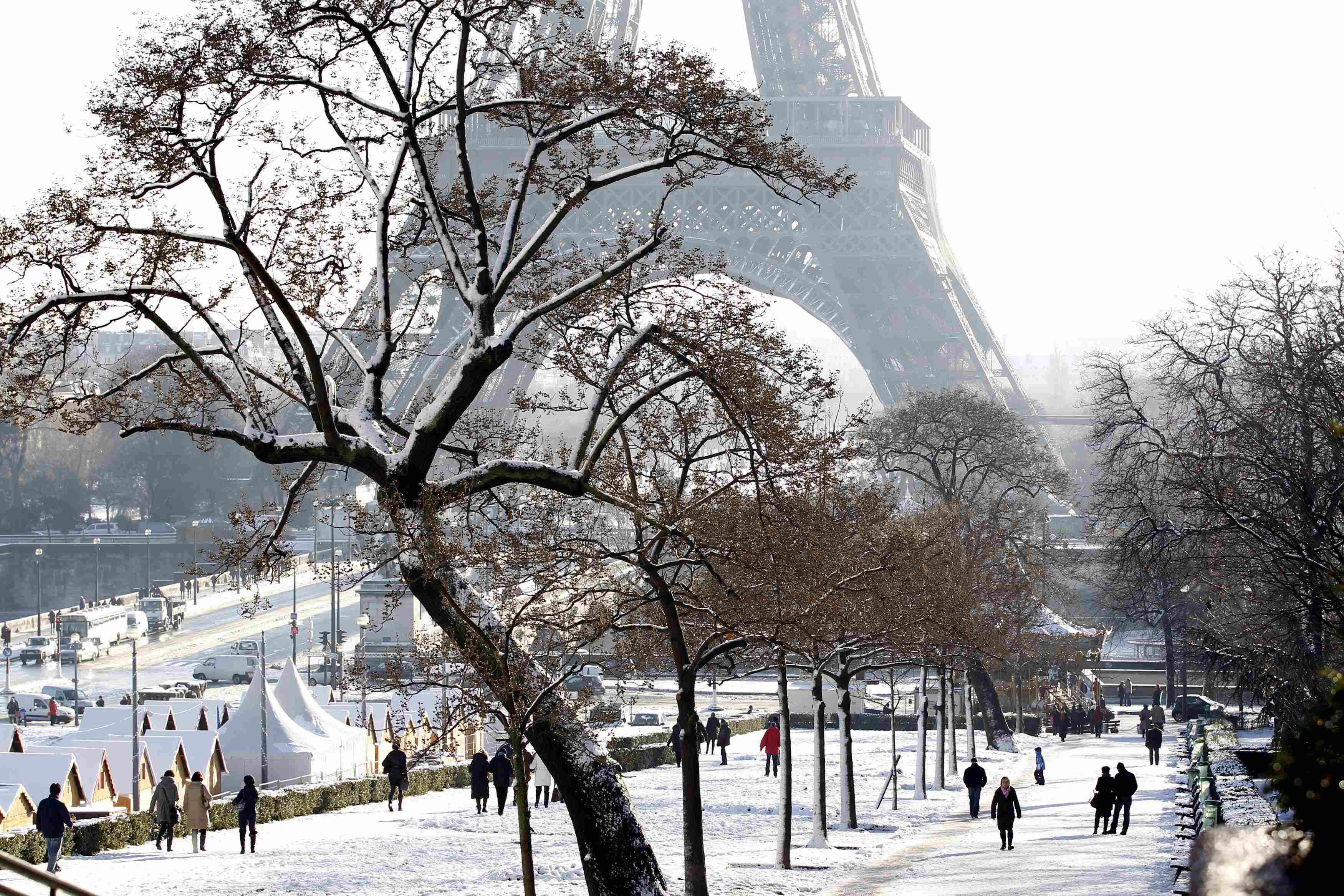 Paris under the snow : r/pics