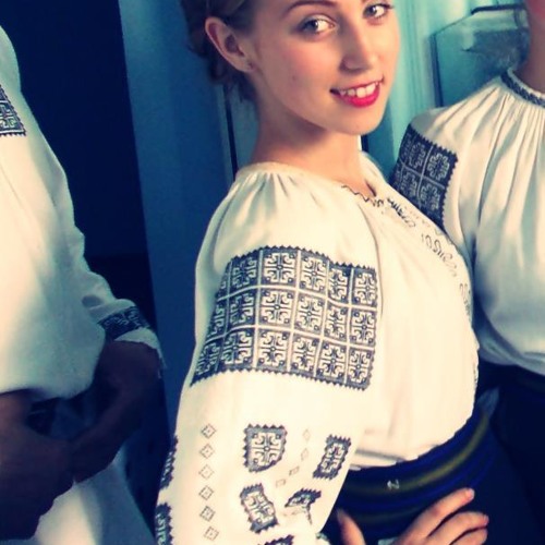 Stream Raluca Balint - Ii sara Craciunului by artstudioproduction ...