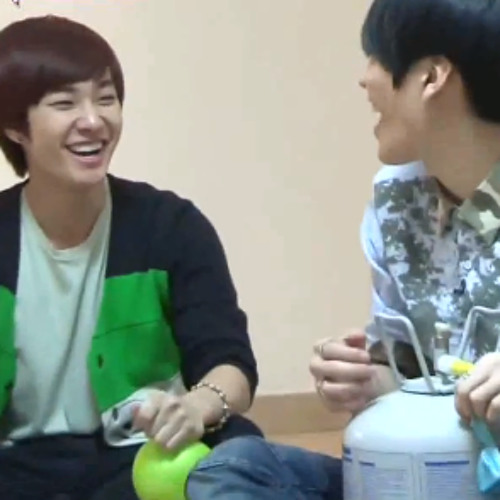 Stream HyunSeong and JeongMin playing with helium gas by Jo Dai | Listen online for free on ...