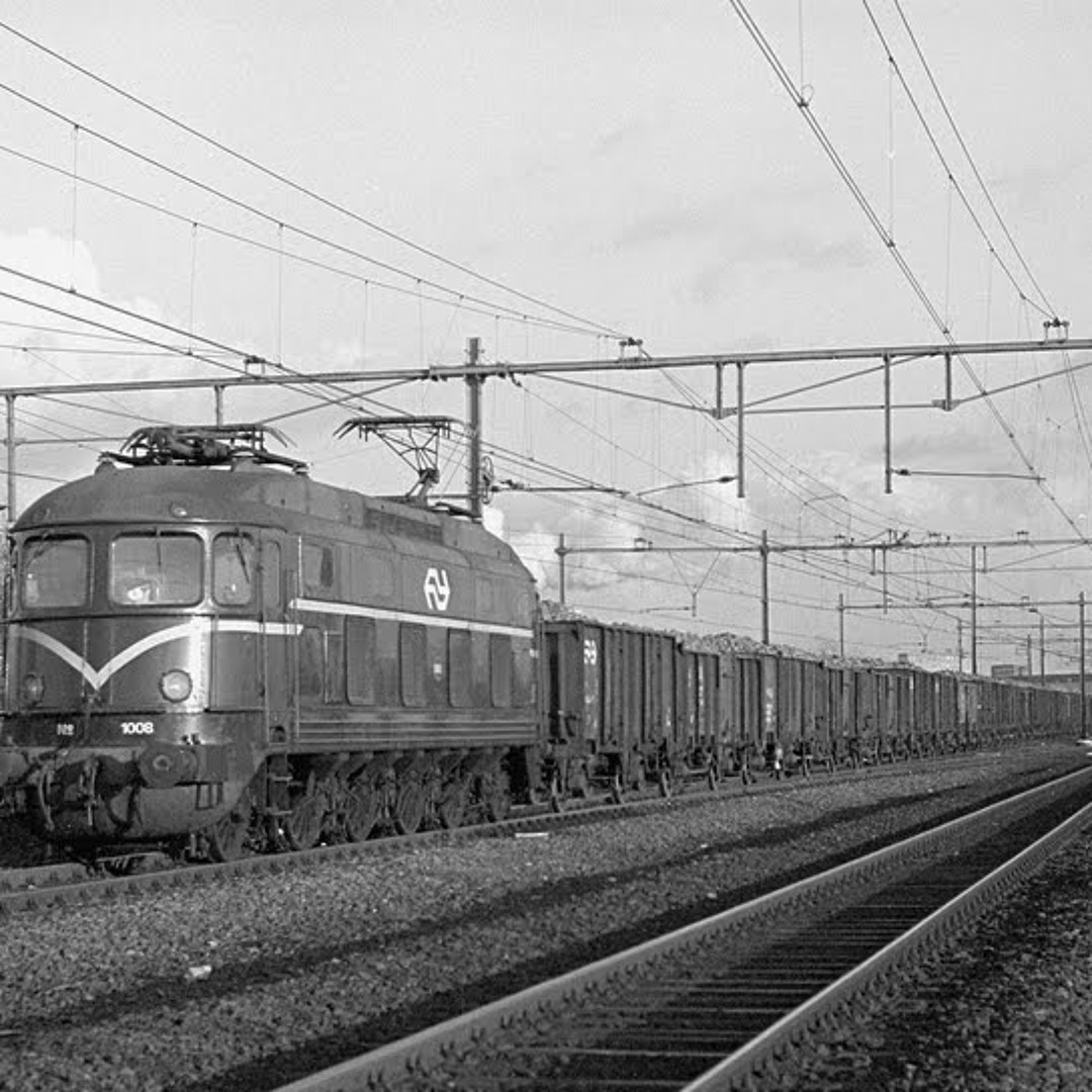 Stream Geluid elektrische loc NS 1000 met een bietentrein. by Dick.1952 ...