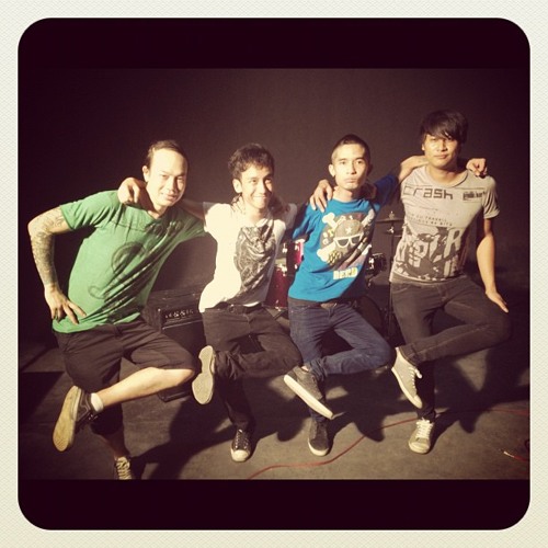 Stream 01 Wan Nael Tat Tae Chit Thu - Idiots by Htet Gyi | Listen ...