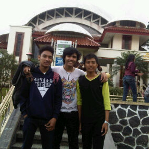 Stream Alfian & Erik ft Dytro - Djakarta(Acoustic Cover) by uerikss ...