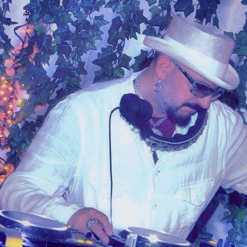 Stream Daniel Menchaca | Listen to Taurus Inedito Live Gigi Dag ...