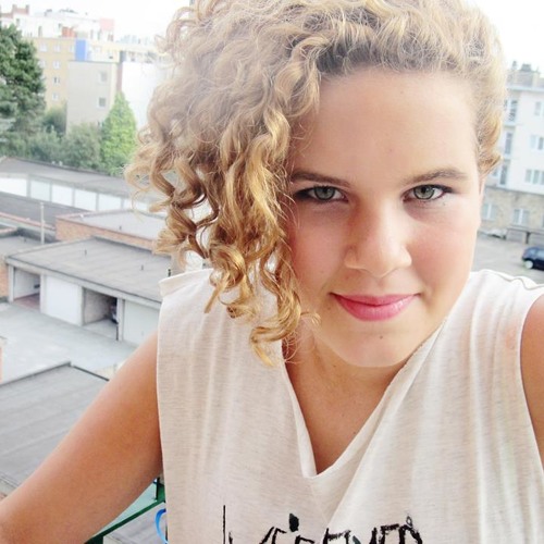 Stream Layal Nehmé -Safe And Sound Cover by Layal Nehmé | Listen online ...