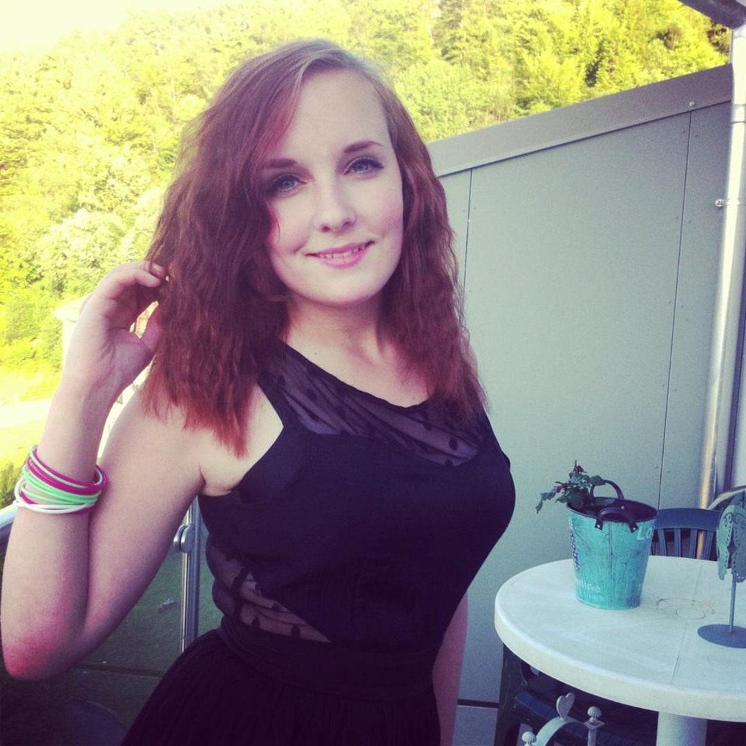 Stream Caroline & Laksing tensing - Baltimore crabs by Caroline ...