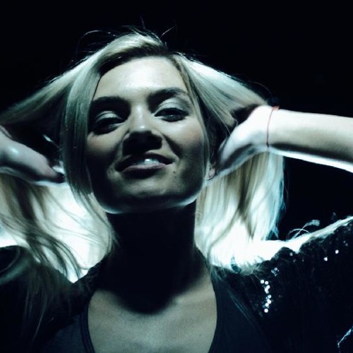 Stream Nicole Gómez - Sigue La Fiesta by Nicole Gomez Matus | Listen ...