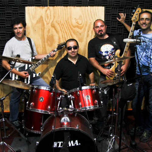 Stream Banda Los Momos (Chile) | Listen to Los Momos II playlist online ...