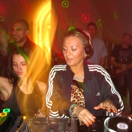 Stream HOUSE FM LADY T SHOW W/SPECIAL GUESTS DJ ROMAIN,DJ PEPPER,MOBIUS ...