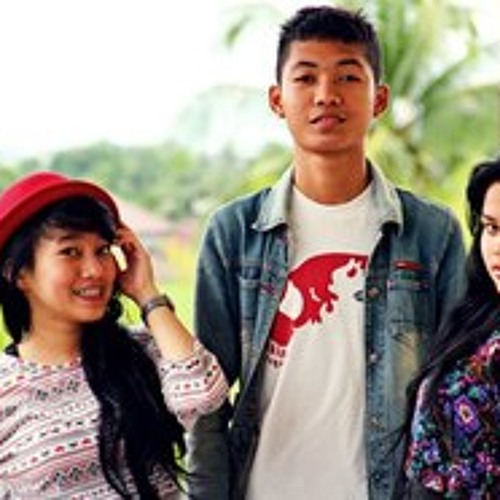 Stream Putri Rizky Amalia Rachma | Listen to Lil O playlist online for ...