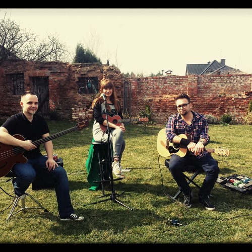 Stream Mikromusic Acoustic Trio "Za mało" live by Mikromusic | Listen ...