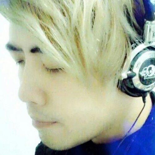 Stream 迪克牛仔【三万英尺】（RONAN翻唱） by 健忠ronan chai | Listen online for free on ...