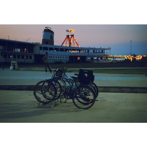 Stream Alex Bowron - Beaches by yagmurdasemsiyesiz | Listen online for ...