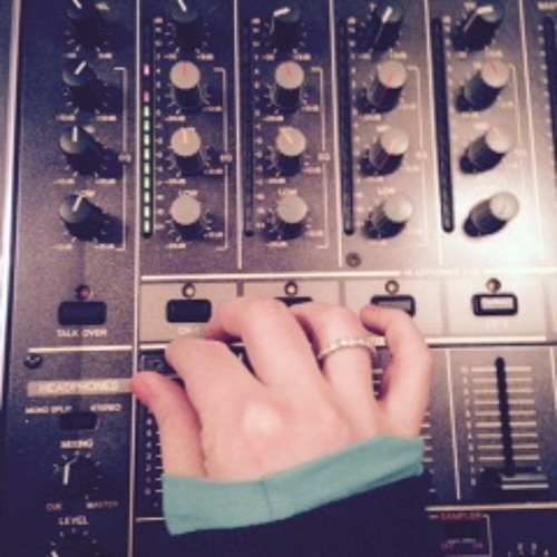 Stream Luli - Moonbeam by Luli DJ Academy | Listen online for free on ...