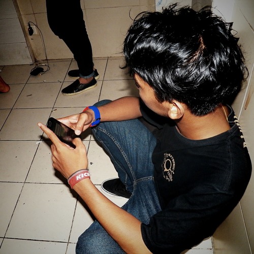 Stream Potret Kehampaan (cover) by dikaamaulana | Listen online for ...