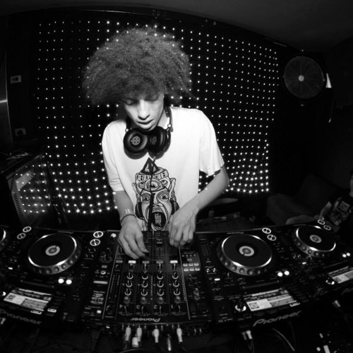 Royal Bass - Free music on ToneDen