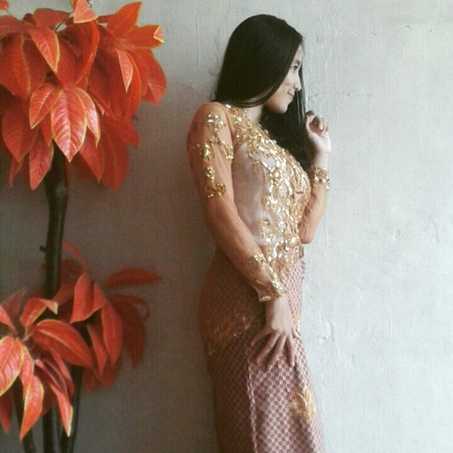 Stream Chandelier by Sia at In my bedroom by Yuni Sari | Listen online for free on SoundCloud