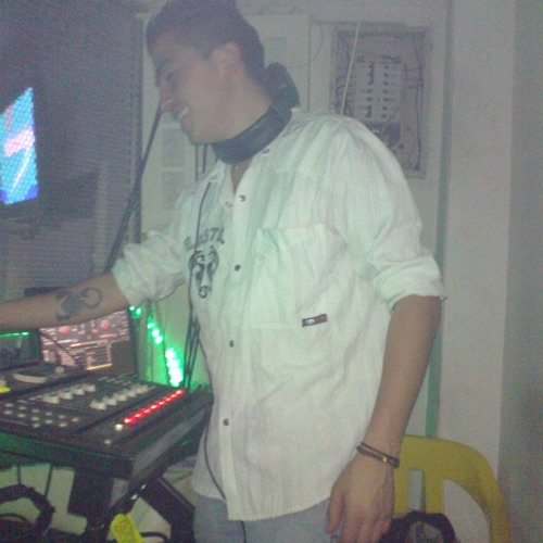 Listen to music albums featuring MIX SALSA -MICAELA - - LA MITAD - - EN ...