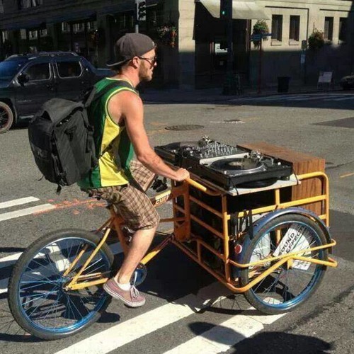 Stream Liviu Vasilica - Frumos Canta Un Cuc Balan (105 Remix) by ...