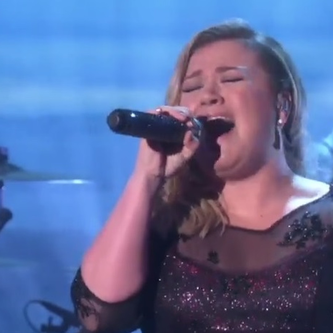 Stream Kelly Clarkson - Invincible (Live On Ellen) by Kelly Clarkson ...