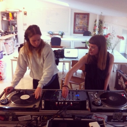 Stream (Gastmix) Mama Snake & Courtesy by sutsche | Listen online for ...