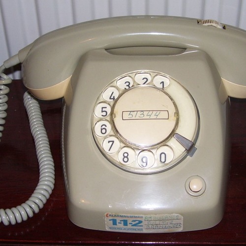 Stream Het rinkelen van een telefoon uit 1987 by Beeld & Geluid ...
