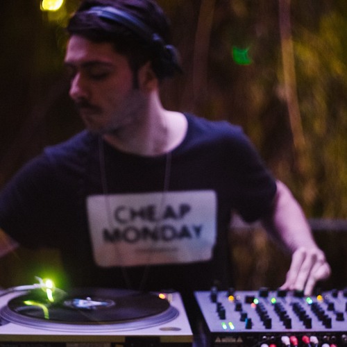 Listen to playlists featuring Luger - Ponton, Parcul Carol - Iun2016 by ...