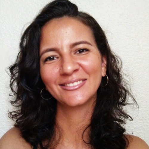 Stream Entrevista com a Profª Caroline Laino by Cristine Baptista ...