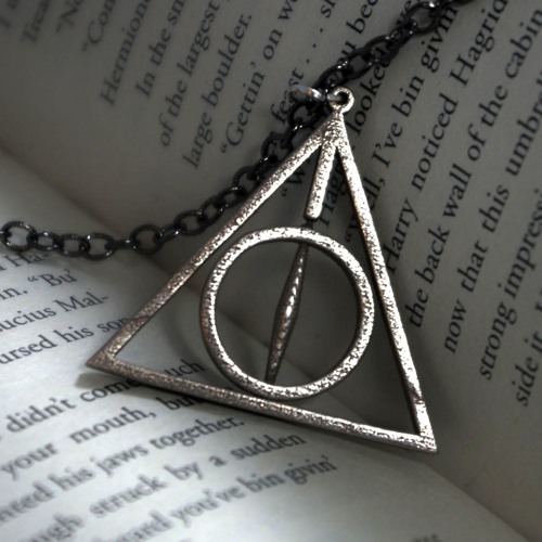 Stream episode Le Poudcast #9 : Les Reliques de la Mort by Le Poudcast ...