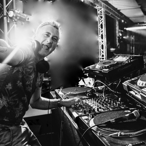 Stream MASH UP Feel It Still Far Away by Erwin De Nul | Listen online ... Stream MASH UP Feel It Still Far Away by Erwin De Nul | Listen online ...