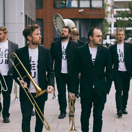 Stream Cyrn Yn Yr Awyr (gyda Osian Huw Williams) by Band Pres Llareggub ...