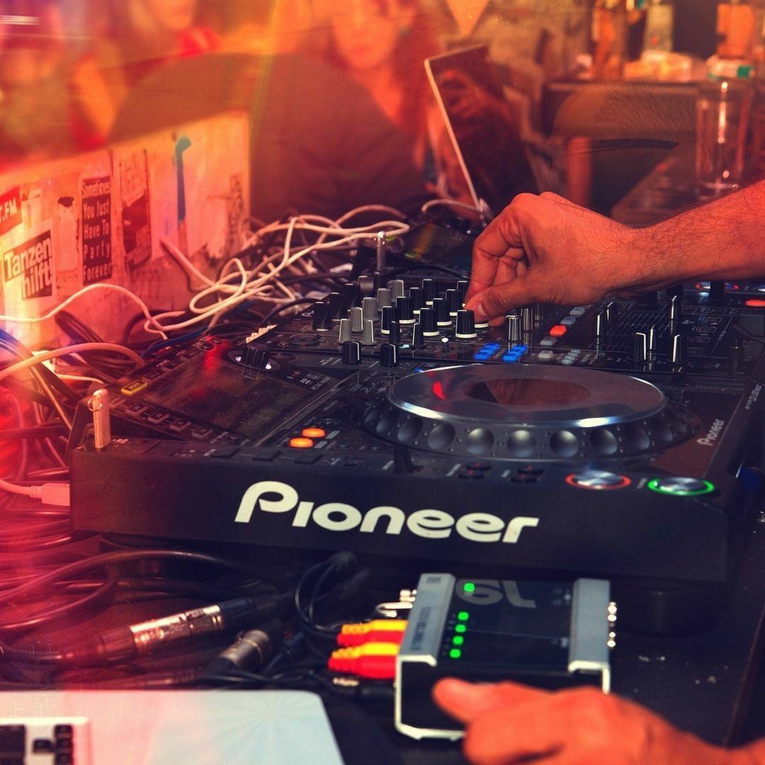 Stream Party Crowd & Walla Sound Effect For Background by Free To Use ...