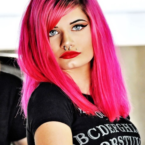 Ellie Lee's Instagram, Twitter & Facebook on IDCrawl