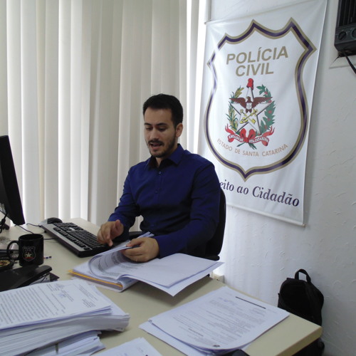 Stream Entrevista Delegado Douglas Teixeira Barroso sobre caso Pizzolatti by Notícias Vale do ...