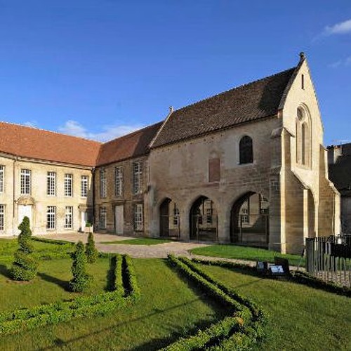 Stream Le Musée d'art et d'Archéologie de Senlis by Sanef 107.7 ...