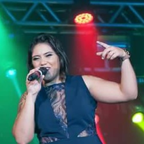 Stream De quem é a culpa ( Cover ) by Carol Brito | Listen online for ...