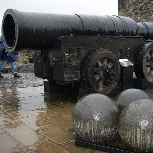 Becoming Modern: The Print and Gunpowder Revolutions, 1300-1700 ...