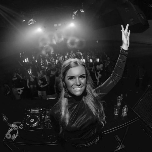 Stream Juliëx - Walking (Preview) by Juliëx | Listen online for free on ...