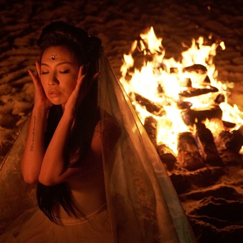 Stream Fifi Rong x LO - The Crown by Fifi Rong | Listen online for free ...