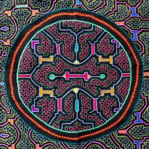 Stream shipibo ceremonie Maestro Shipibo Wilmer(Korin Manege) Singing Ikaro by meditate medicine ...