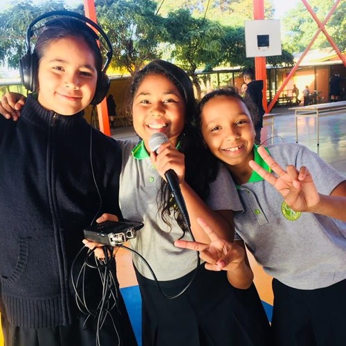 Stream Entrega maletines escolares - Escuela Carolina Vergara Ayares by ...