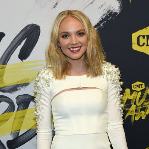 Stream 111218 DANIELLE BRADBERY INTERVIEW by Go Country 105 Interviews | Listen online for free ...