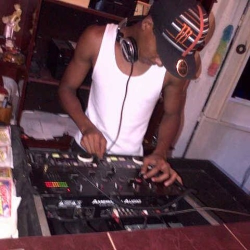 Stream Dj Yorman Mixer En Salsa Baul Para El Disfrute by Dj-yorman La ...