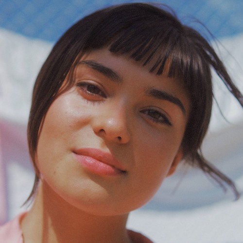 What causes a flat face?