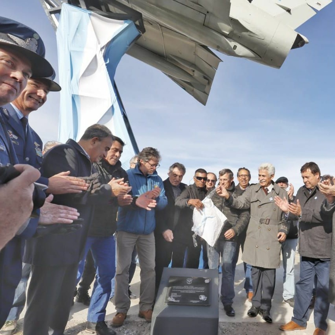 Stream Pablo Carballo-Con la colocación del avión Mirage, el Memorial ...