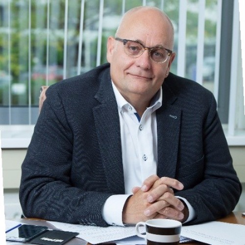 Stream episode Martin Heynen - Aflevering 17 - Van Onaangepast Kind tot ...