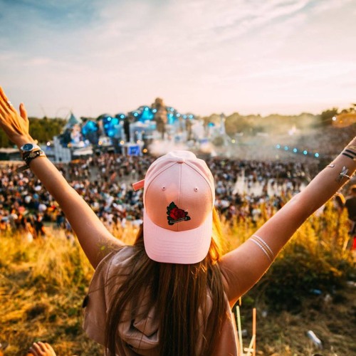 Listen to playlists featuring SUMMER 2019' Deep House/Brazilian Bass ...