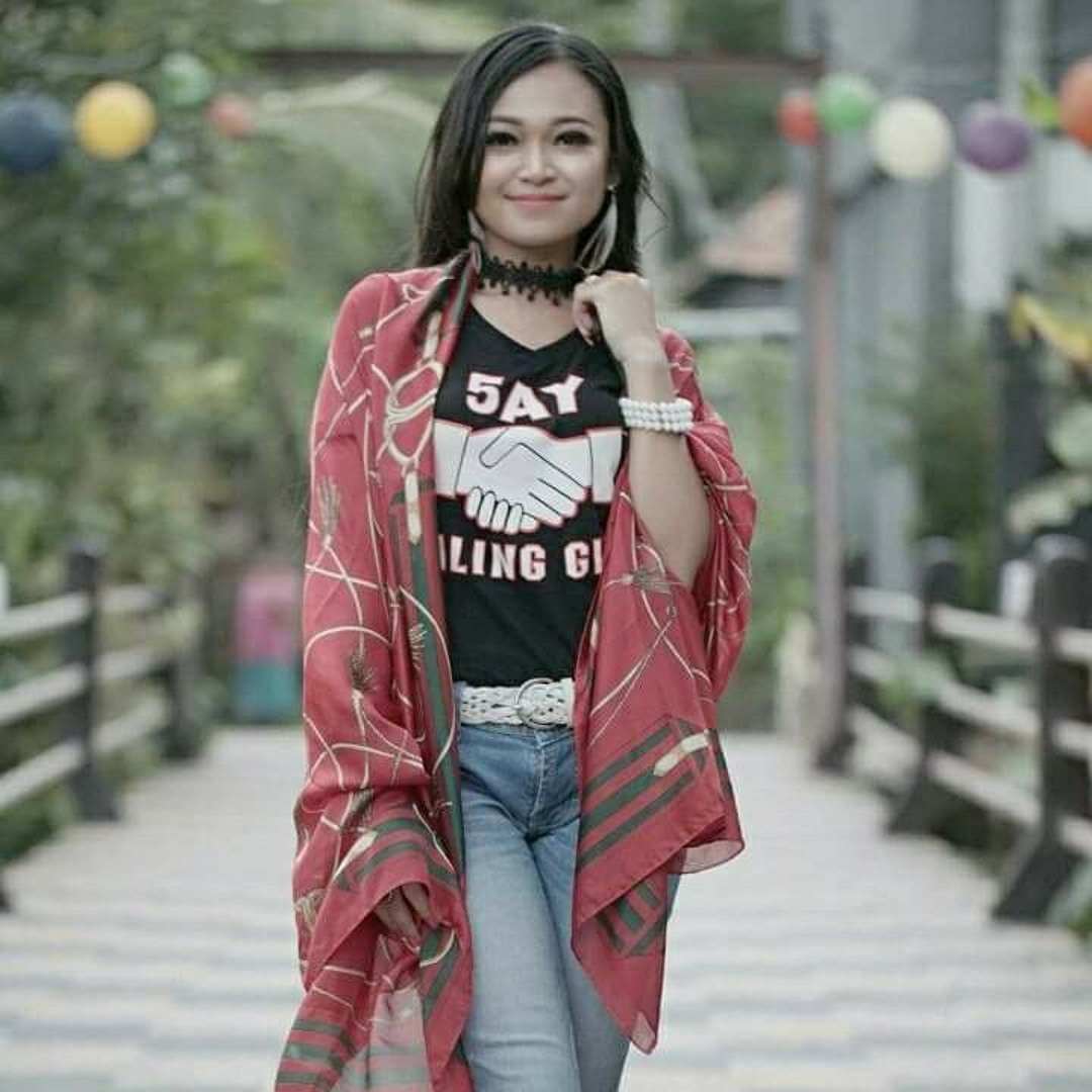 Stream Ocha Putri - Kanggoang Tiang.mp3 by putuwarsika2016 | Listen ...